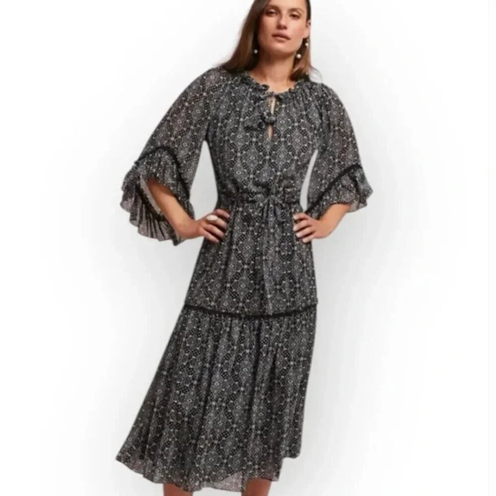 Misa Los Angeles | Dresses | Misa La Marcele Bell Sleeve Printed ...